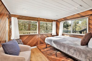 4 quartos, individualmente decorados, individualmente mobiliados