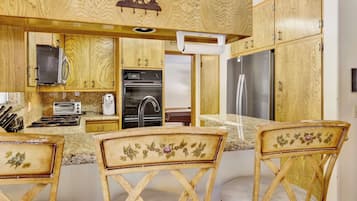 Cabana, várias camas, varanda, vista para a montanha (2119) | Cozinha privada | Cafeteira/chaleira