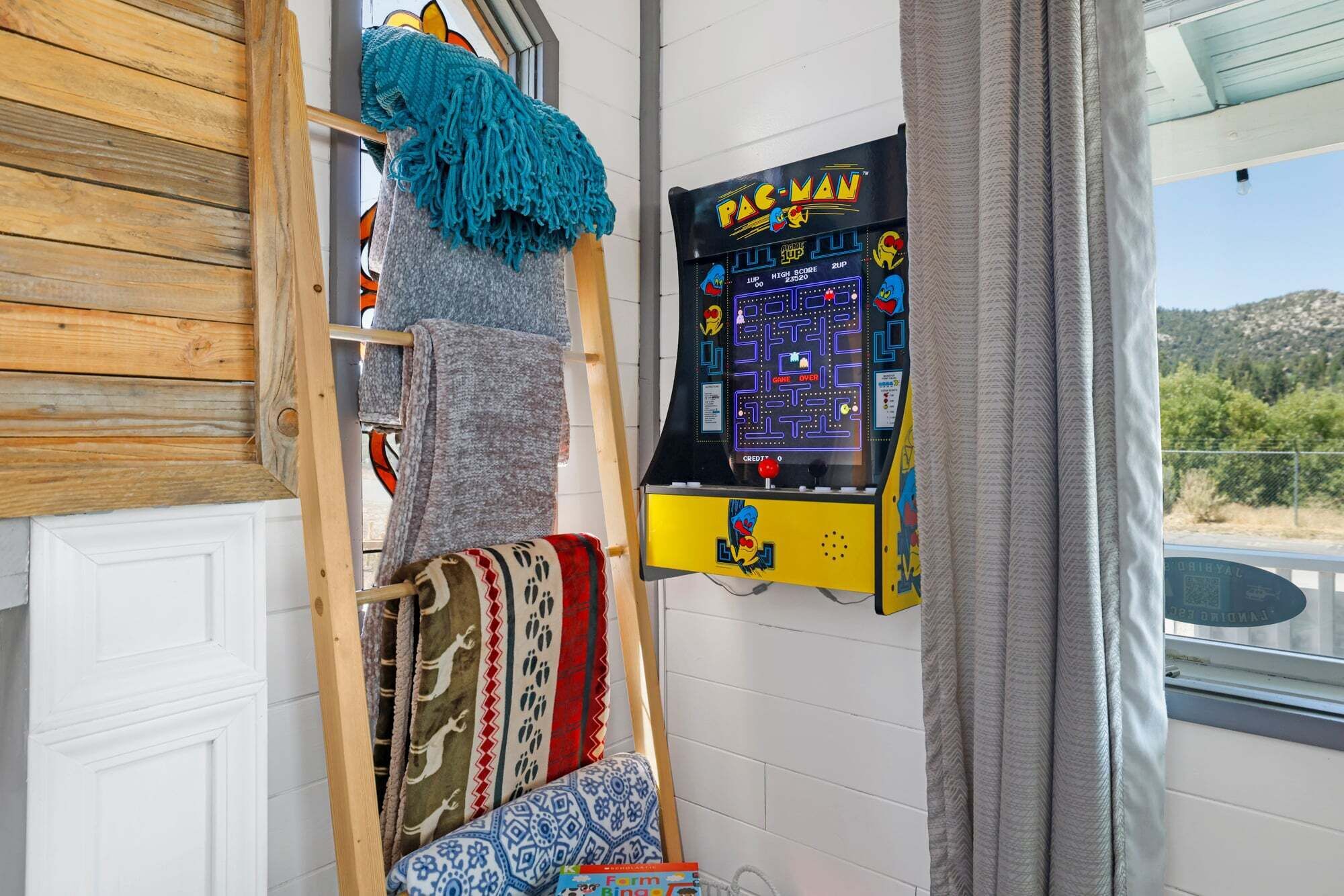 Cabana, várias camas, banheira de imersão, vista para a montanha (2308) | Sala de jogos
