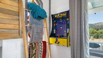 Cabana, várias camas, banheira de imersão, vista para a montanha (2308) | Sala de jogos