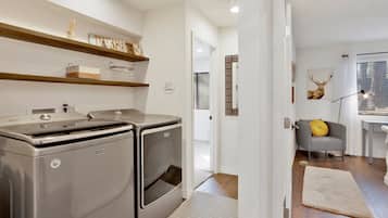 Cabine, várias camas, banheira de hidromassagem grande, vista para a montanha (2193) | Interior