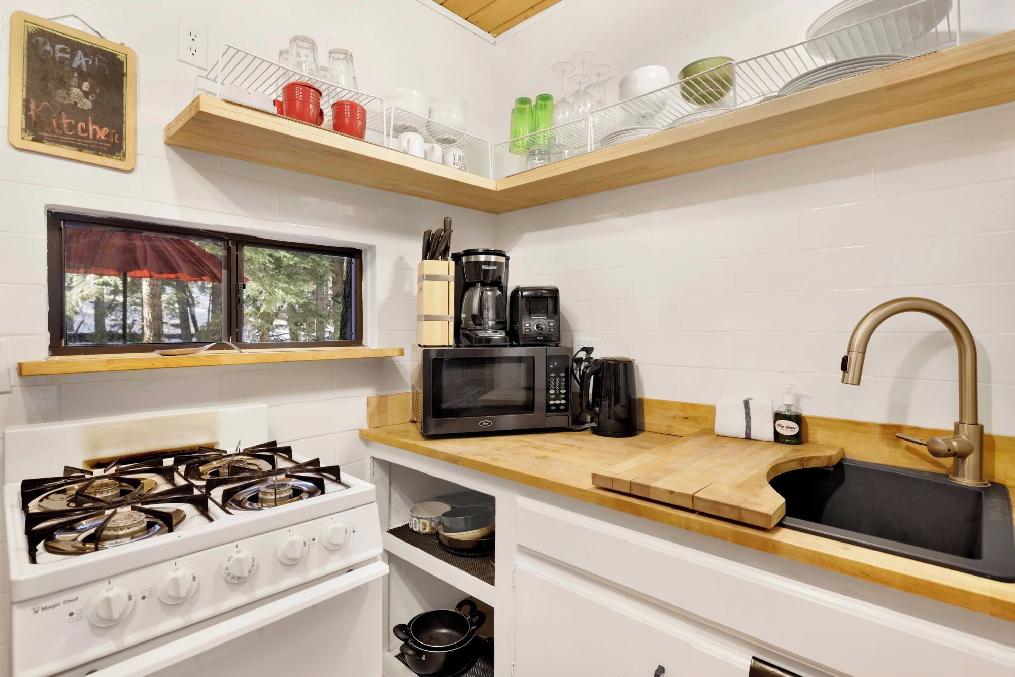 Cabine, várias camas, banheira de hidromassagem grande, vista para a montanha (1946) | Cozinha privada | Uma cafeteira/bule 