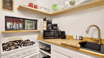 Cabine, várias camas, banheira de hidromassagem grande, vista para a montanha (1946) | Cozinha privada | Uma cafeteira/bule