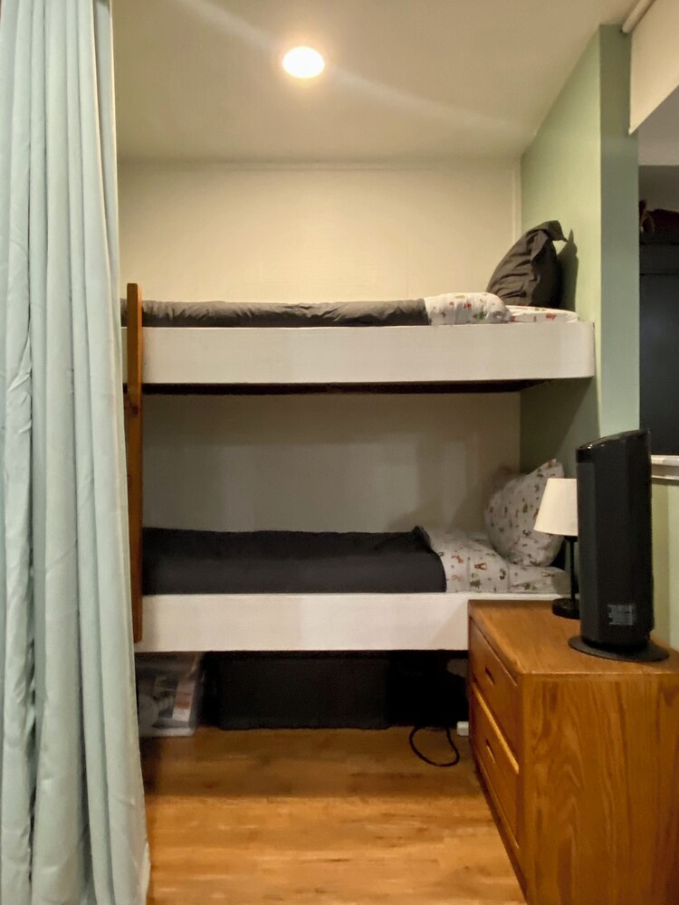 Central Retreat! – 1Bdr+Bunks Alcove – Pool, Hot Tub, Walkable Town ...