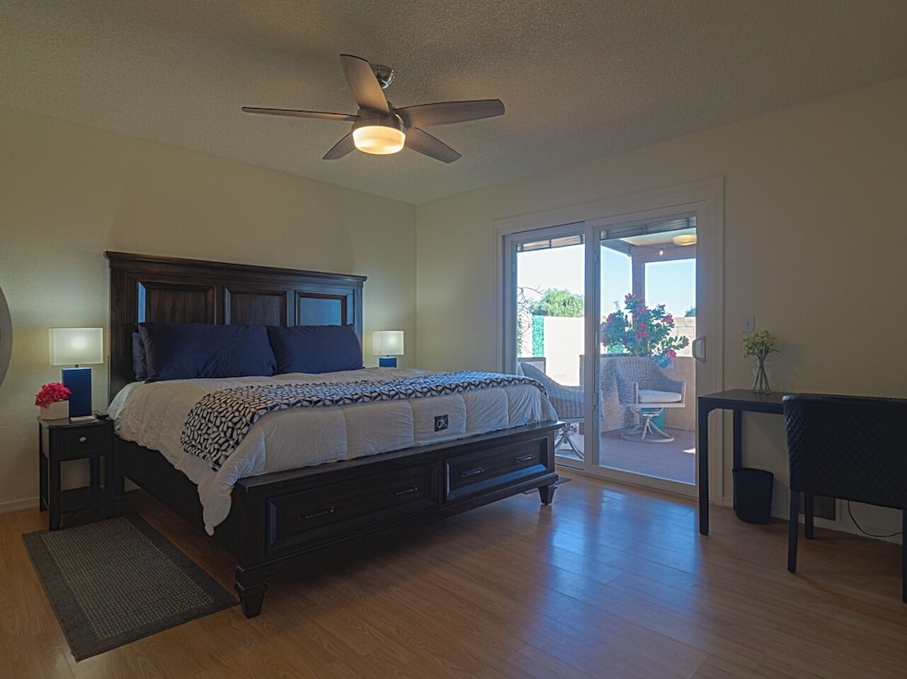Spacious 2bed-2bath Glendale Retreat Private Pool 1 Car Garage Central Location. - Phoenix, AZ