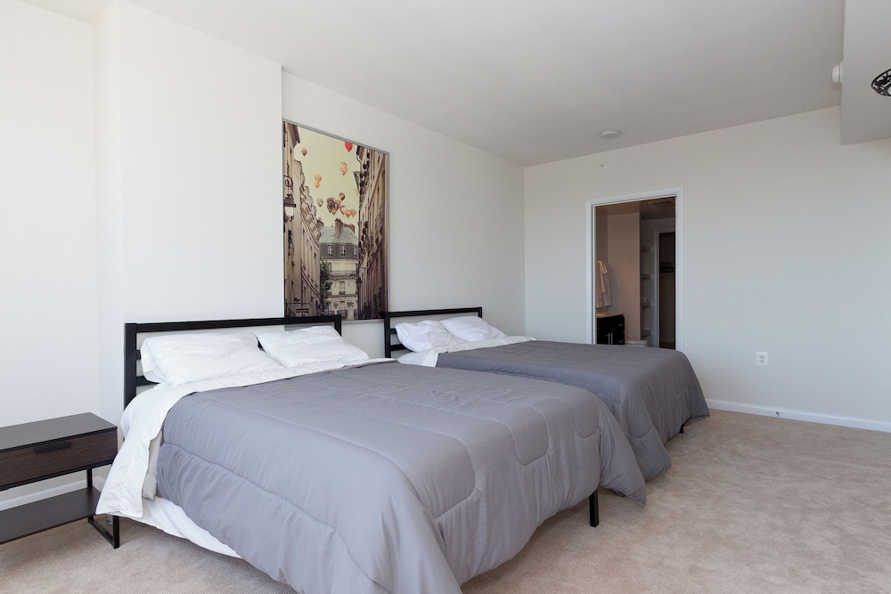 Pentagon Luxe Apartments - Alexandria, VA