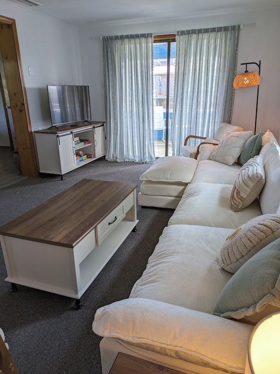 New Listing! Cozy, Cool Beach Box. Quick Walk To The Beach! - Outer Banks, NC