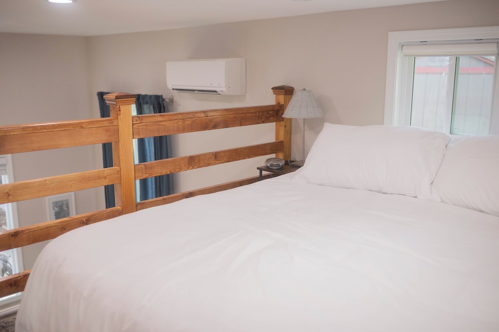 Sparkling Clean Walkable King Bed Couples Retreat! - Atlanta, GA