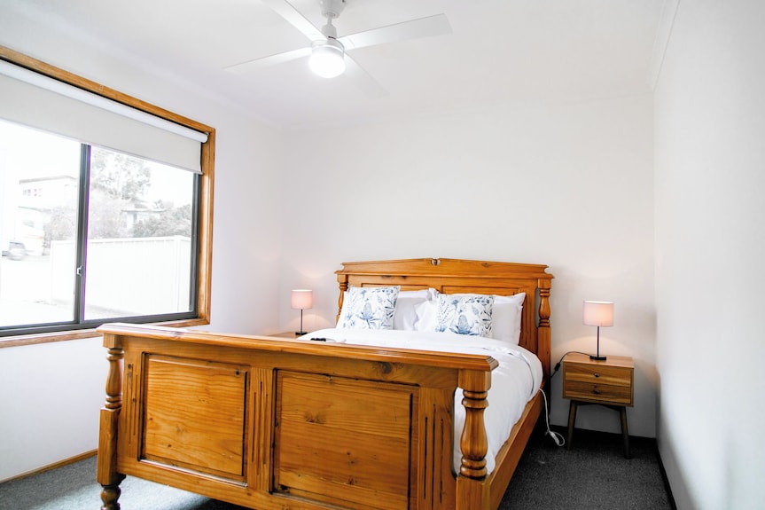 House 3 Br With Parking, Close To Hospital 2.2km Red Energy Arena Bendigo 1.6 Km - マロン