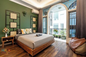 Quarto casal superior, 1 cama Queen, para não fumantes | Escrivaninha, Wi-Fi de cortesia, roupa de cama