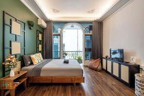 Quarto casal superior, 1 cama Queen, para não fumantes | Escrivaninha, Wi-Fi de cortesia, roupa de cama