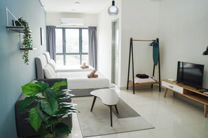 Estúdio família | 1 quarto, escrivaninha, espaço de trabalho para notebook