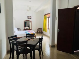 Quarto Familiar | Wi-fi grátis, roupa de cama fornecida