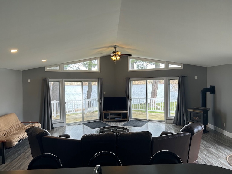 Relaxing Graham Lake Escape - Ontario