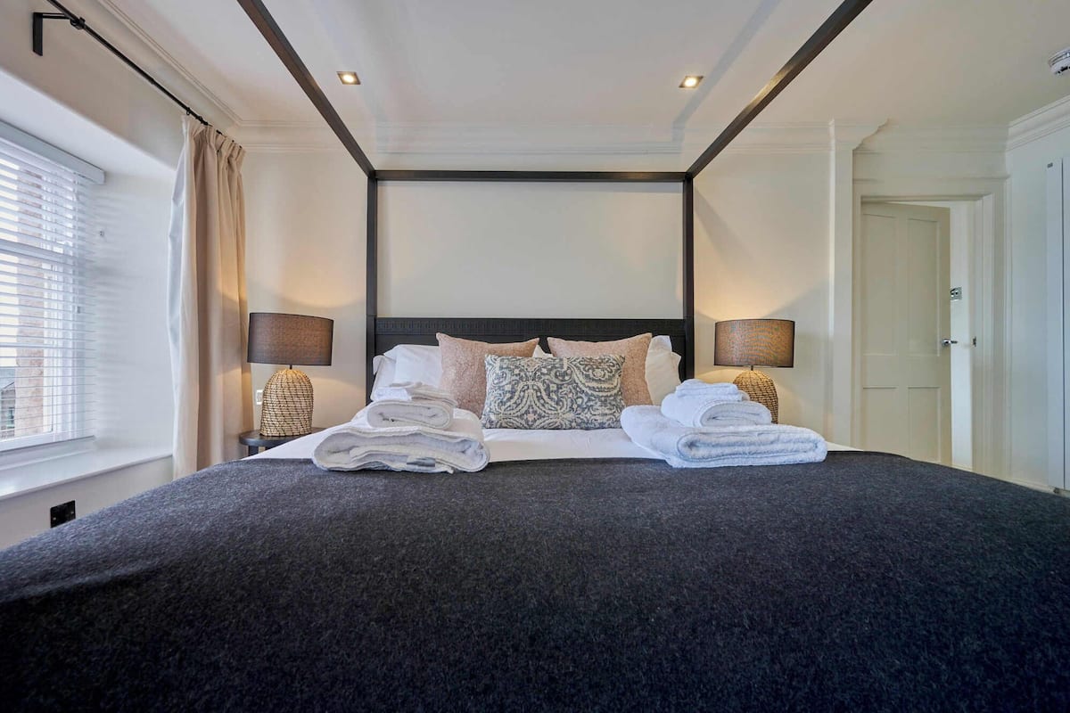 Suite de Luxo | 1 quarto, cofre no quarto, secretária