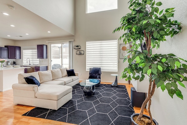 6 Mi To Dia: Denver Home W/ Fenced Yard & Fire Pit - Denver, CO