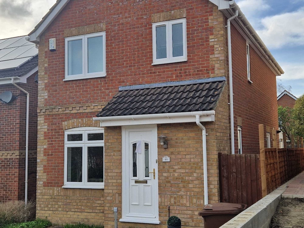 Captivating 3-bed House In Strood, Rochester Kent - Chatham