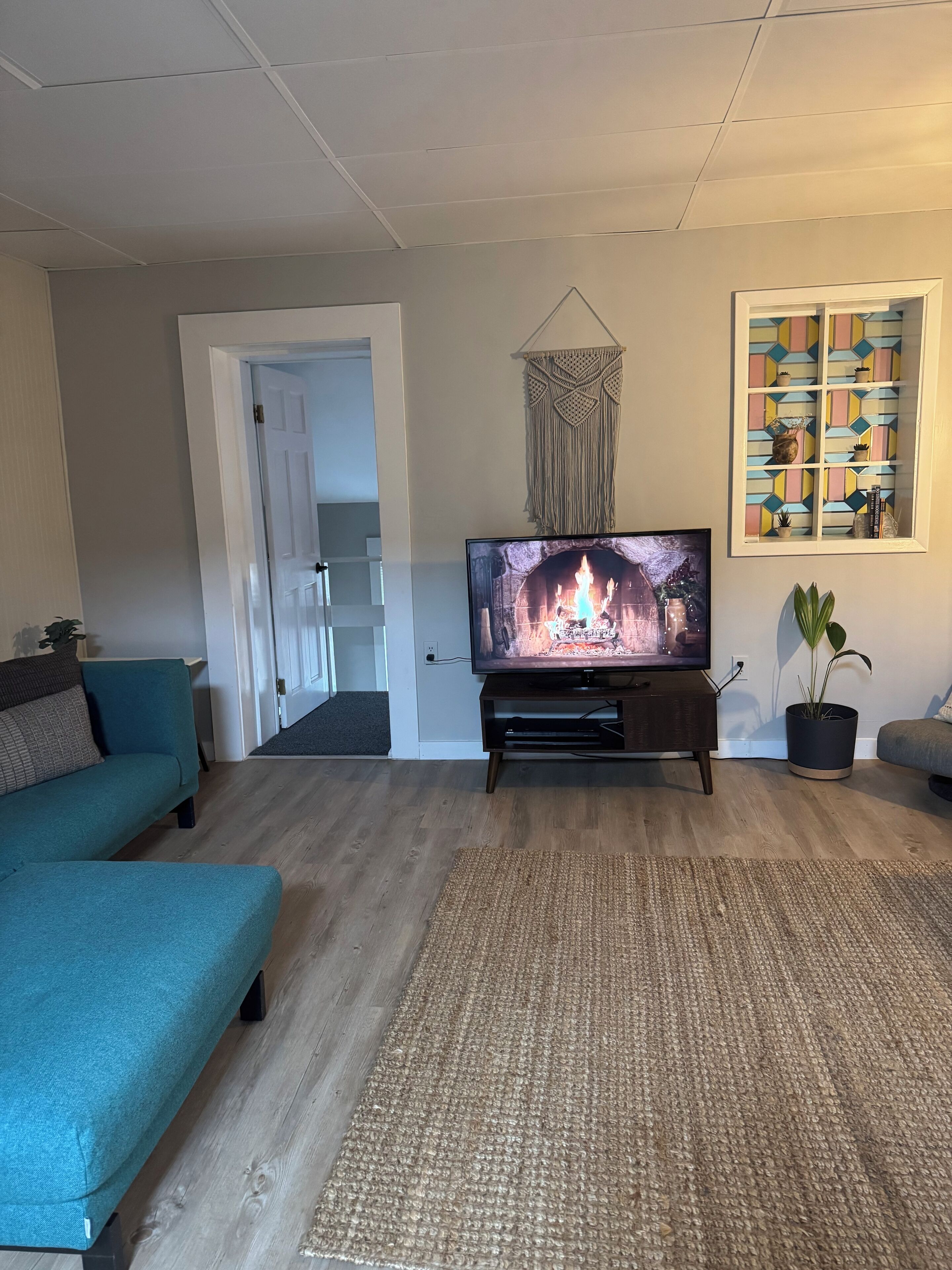 Gateway To The Berkshires - Renovated Downtown Apartment - Lee, MA