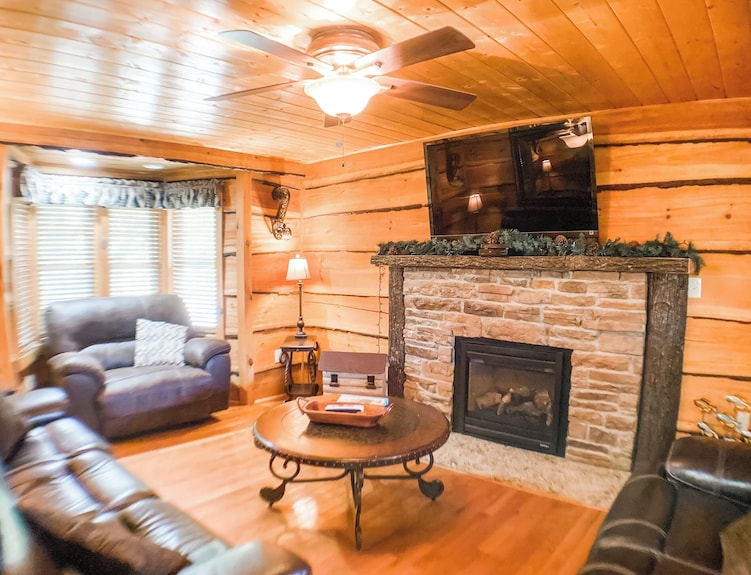 5 Minutes From Massanutten Resort - Hot Tub Fire Pit Sleeps Up To 10 Riverfront - Shenandoah, VA