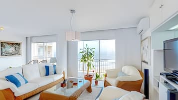 Apartamento | Sala de estar | Televisor de 40 polegadas com canais via satélite