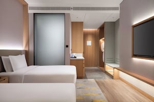 Quarto Standard, 2 camas de casal | Minibar, cofre no quarto, secretária