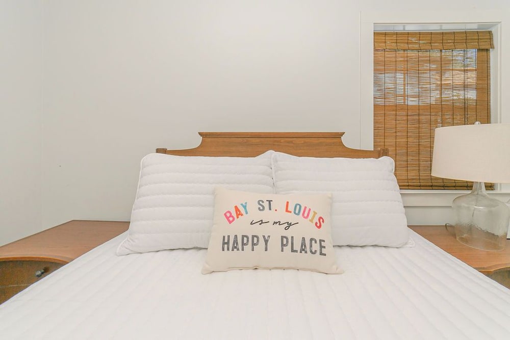 Old Town Beach Bungalow~ 2 blocks from Main St. and Beach Blvd. - Bay ...