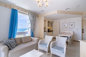 Apartamento básico | Área de estar | TV 32 polegadas com canais a cabo