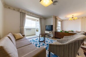 Apartamento Básico | Sala de estar | Televisor 