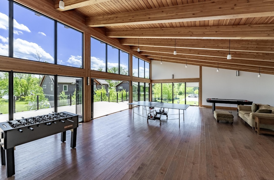 3 + Bed 3 Bath Villa On Lake Muskoka - Bracebridge