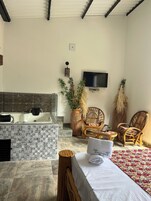 Quarto Duplo Deluxe, banheira de hidromassagem | Wi-fi grátis, roupa de cama fornecida 