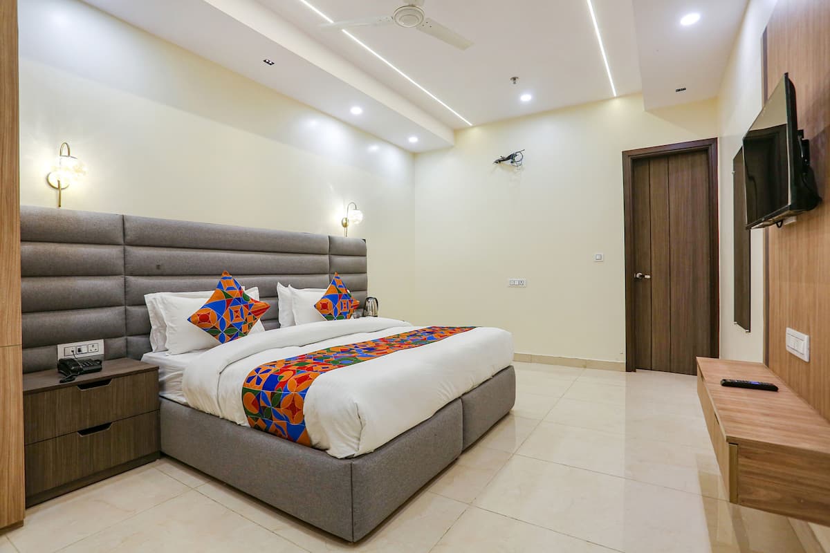 Quarto Premium | Lençóis de algodão egípcio, roupa de alta qualidade, cofre no quarto