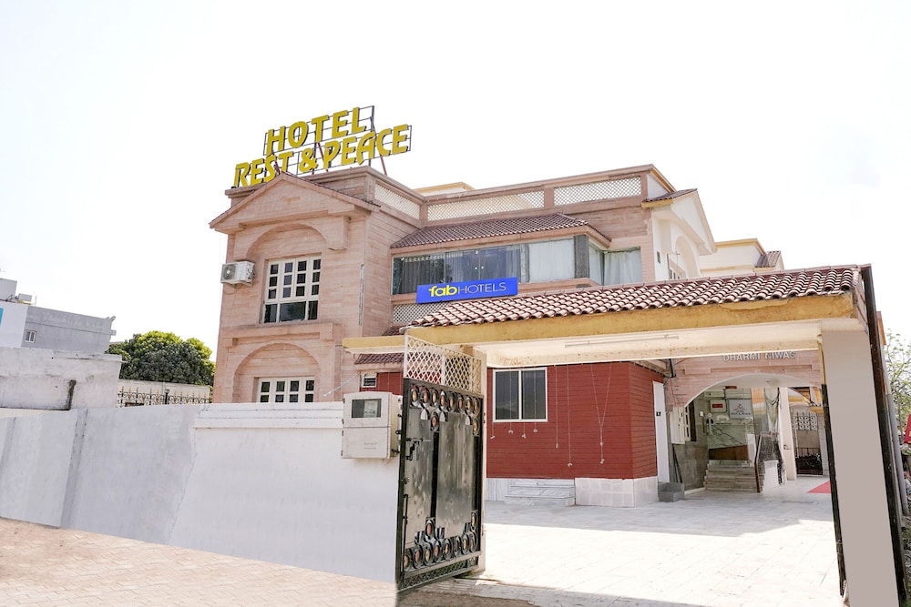 Fabhotel Rest & Peace - Ahmedabad