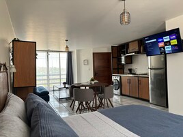 Loft luxo, 1 cama Queen e sofá-cama, para não fumantes | Edredons de pluma, individualmente decorados, individualmente mobiliados