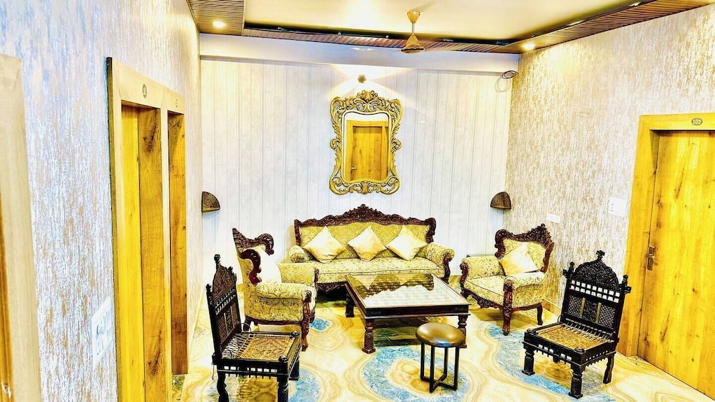 Max21 Circuit House - Jaipur