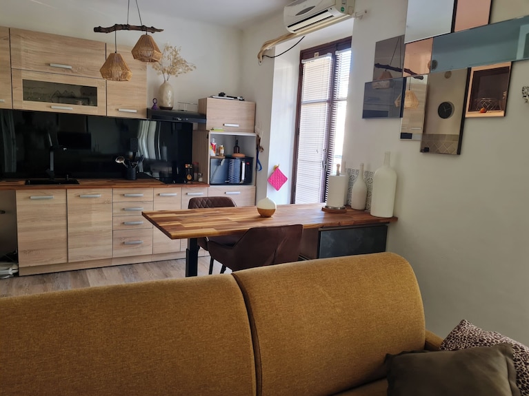 Très Joli Petit Appartement Au Coeur De Sartène - Sartène