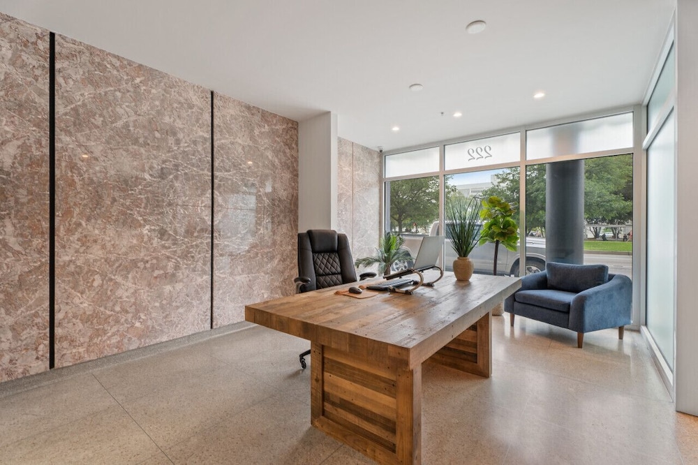 Penthouse With Private Patio, Walk To French Quarter, Superdome + Pool Acc - La Nouvelle-Orléans, LA