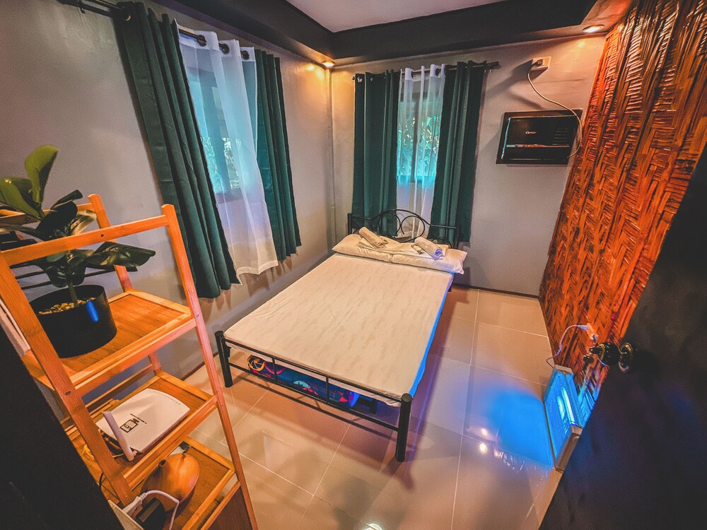 Amakan Beachside Retreat, Pet-friendly & Modern! 1-2 Minutes Walk To Beach - Bataan