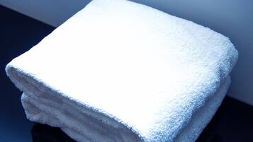 Quarto casal conforto, vista para o pátio | Banheiro