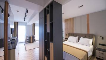 Escrivaninha, espaço de trabalho para notebook, quartos à prova de som