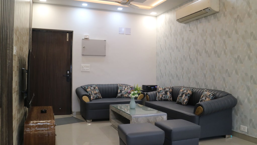 Charming 2-bedroom, 2-bathroom Spacious Apartment Nestled Near "Taj Mahal" - Agra