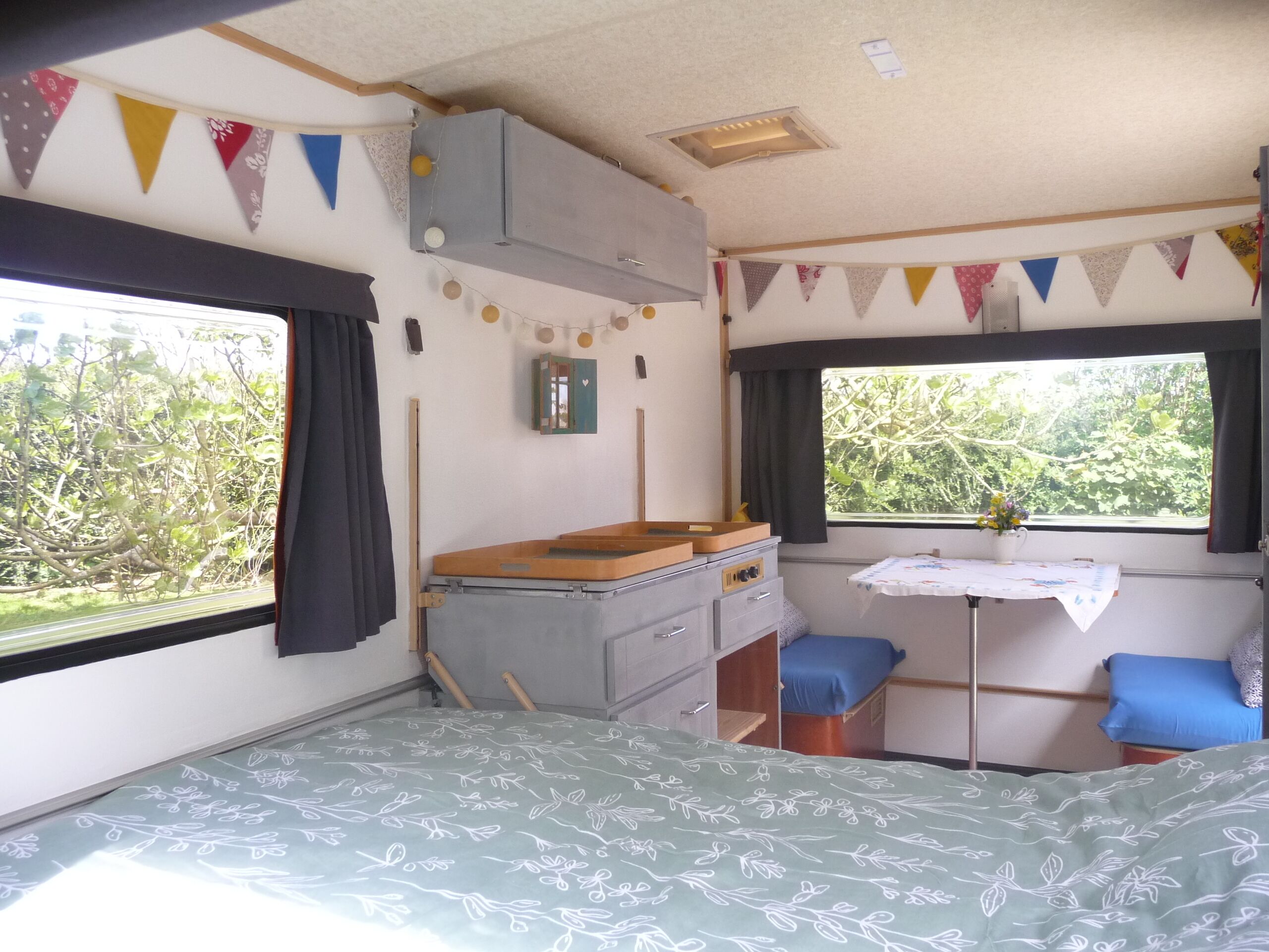 Vintage Caravan With Private Bathroom & Kitchen - Plougrescant