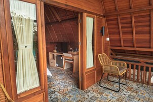 Quarto luxo | Frigobar (abastecido com itens grátis), escrivaninha, Wi-Fi de cortesia