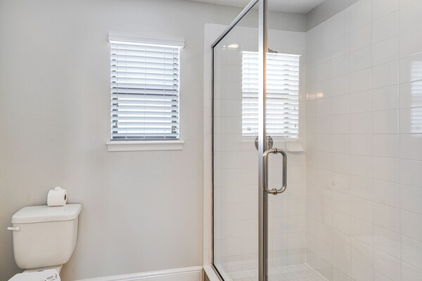 Near Disney & Legoland: Spacious Poolside Oasis! - Winter Haven, FL