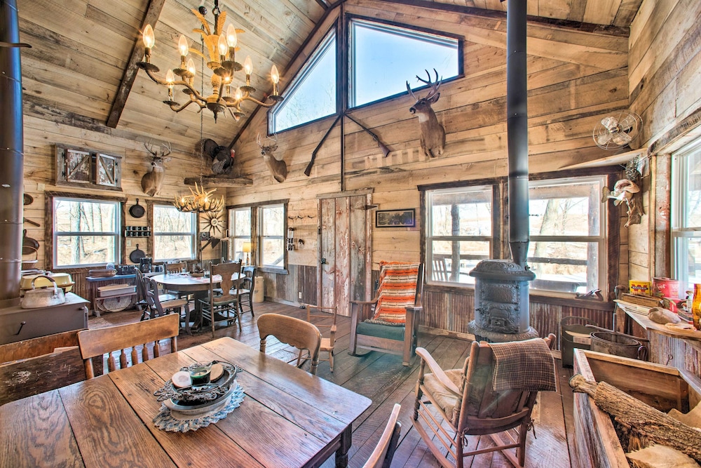 Rustic Powersville Cabin: Secluded Countryside! - Newtown, MO