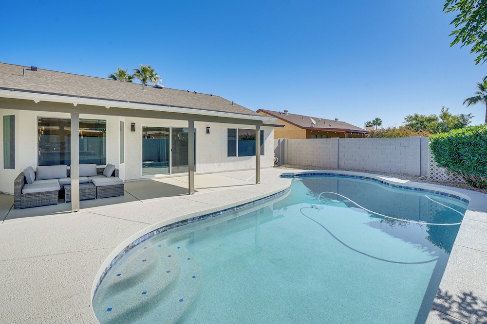 Home Near Spring Training & State Farm Stadium! - Glendale, AZ