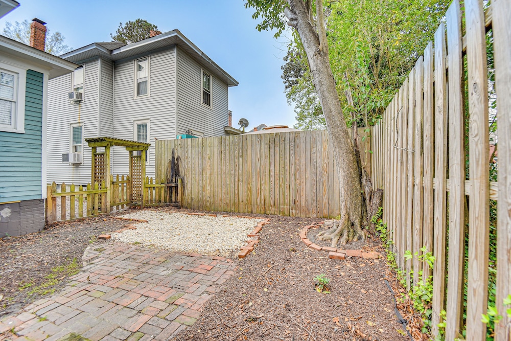 Elizabeth City Home W/ Fire Pit < 1 Mi To Downtown - Elizabeth City, NC