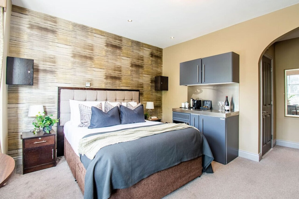 Modern Studio: Walk-in Shower, Gym Access & Wifi - ヨービル