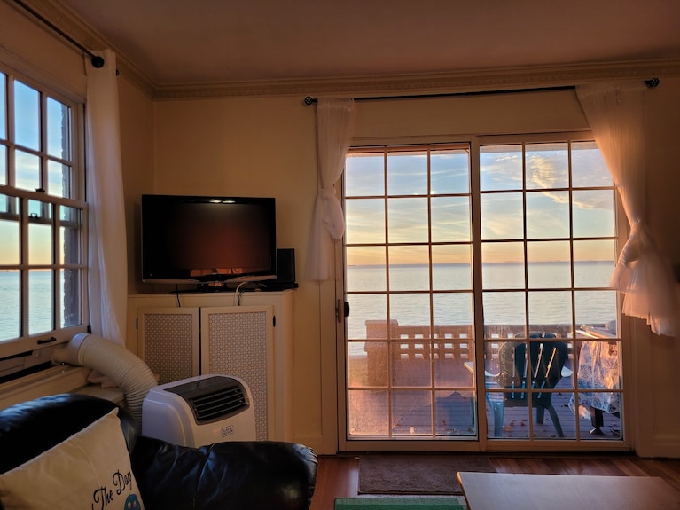 On The Water Spacious Comfortable Historic Home - 밀퍼드