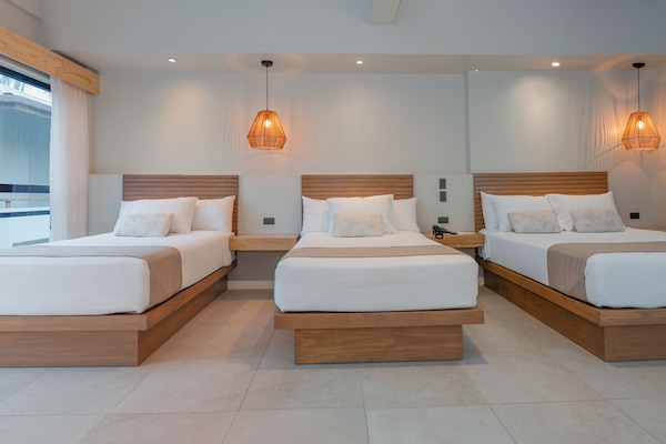 Pool Front Twin and Queen | Roupa de alta qualidade, edredões de penas, minibar, cofre no quarto