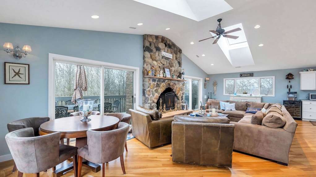 Spacious Montauk Home Close To Ditch Plains Beach, Perfect For Families And... - Gin Beach, NY